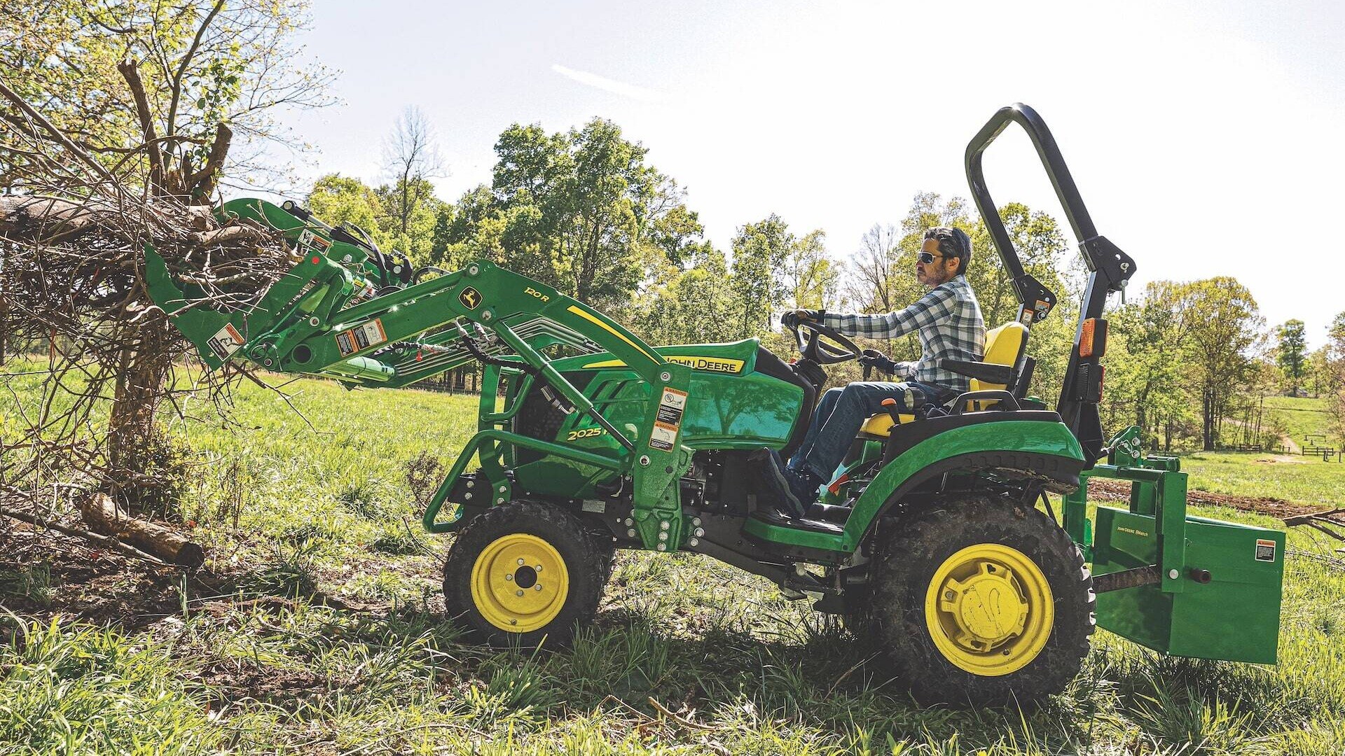 1025R vs 2025R: What's the Difference?