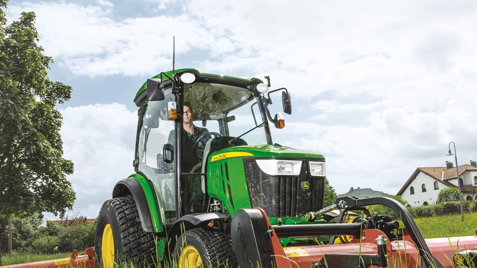 John Deere 4066R vs 4066M: What is the Difference? | Koenig Equipment